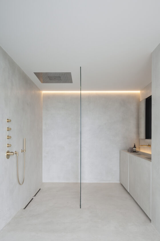 Italian Shower | The Next Minimalist Bathroom Design Trend - Ianiko