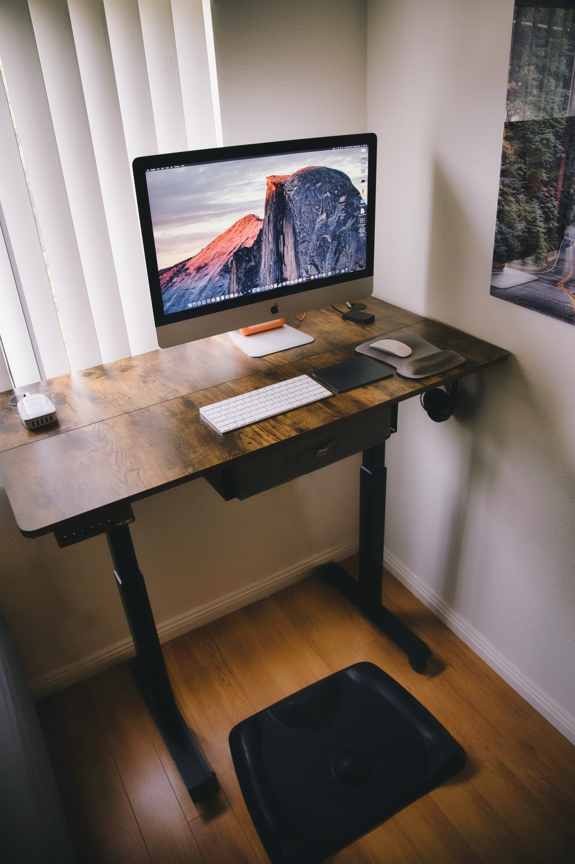 Best Minimalist Standing Desks & Desk Converters - Ianiko