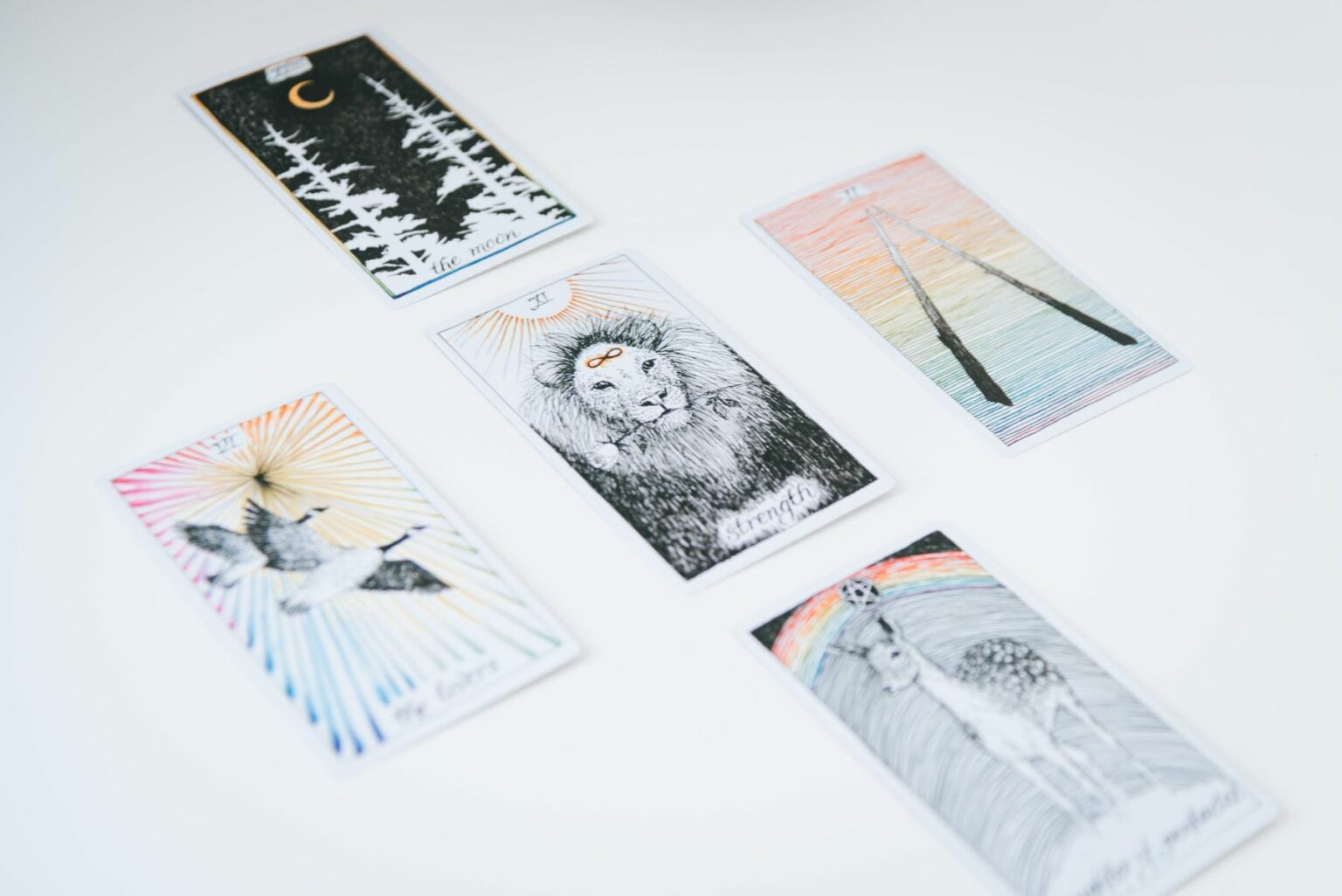 Aesthetically Pleasing Minimalist Tarot Cards - Ianiko