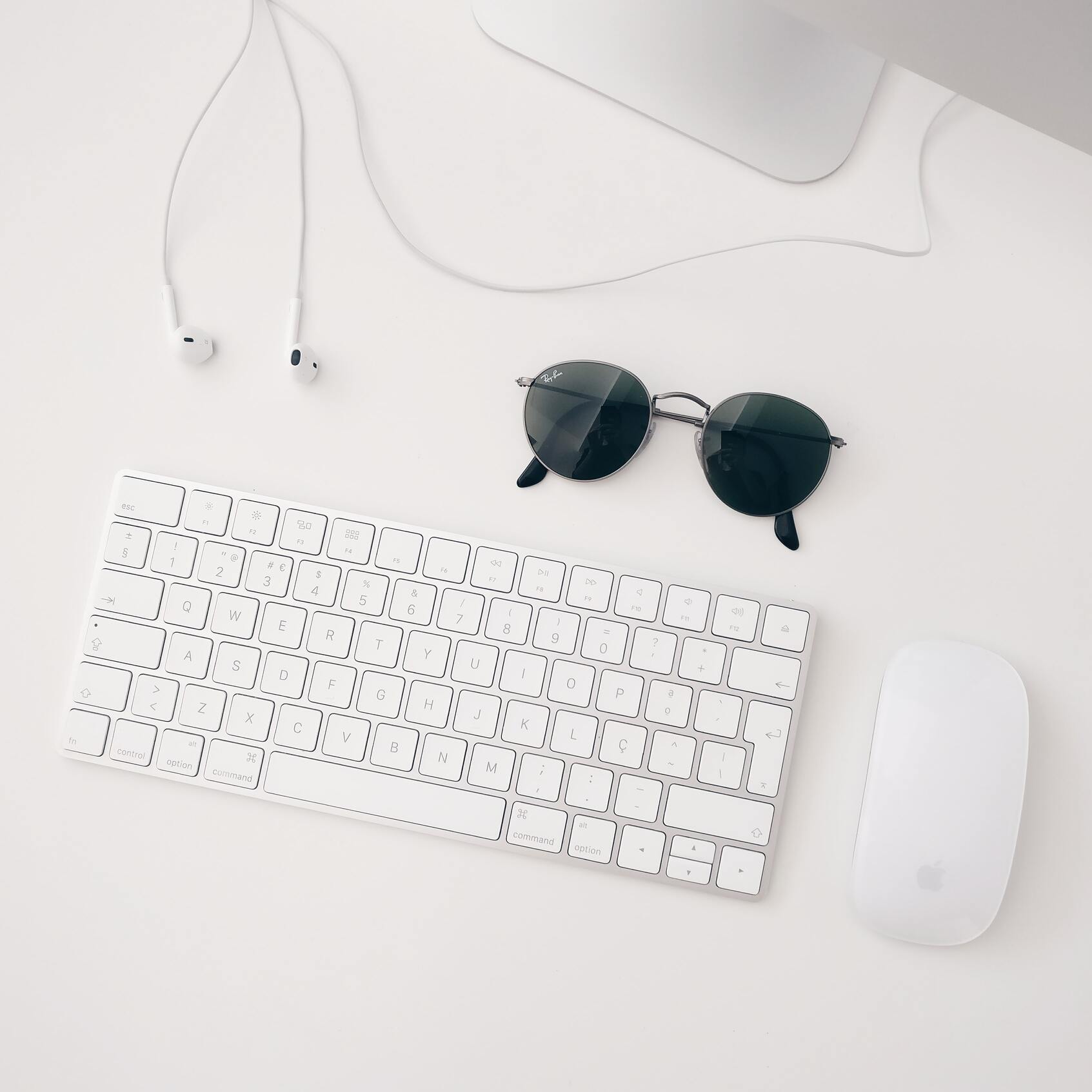 Best Modern Minimalist Keyboards for 2022 - Ianiko