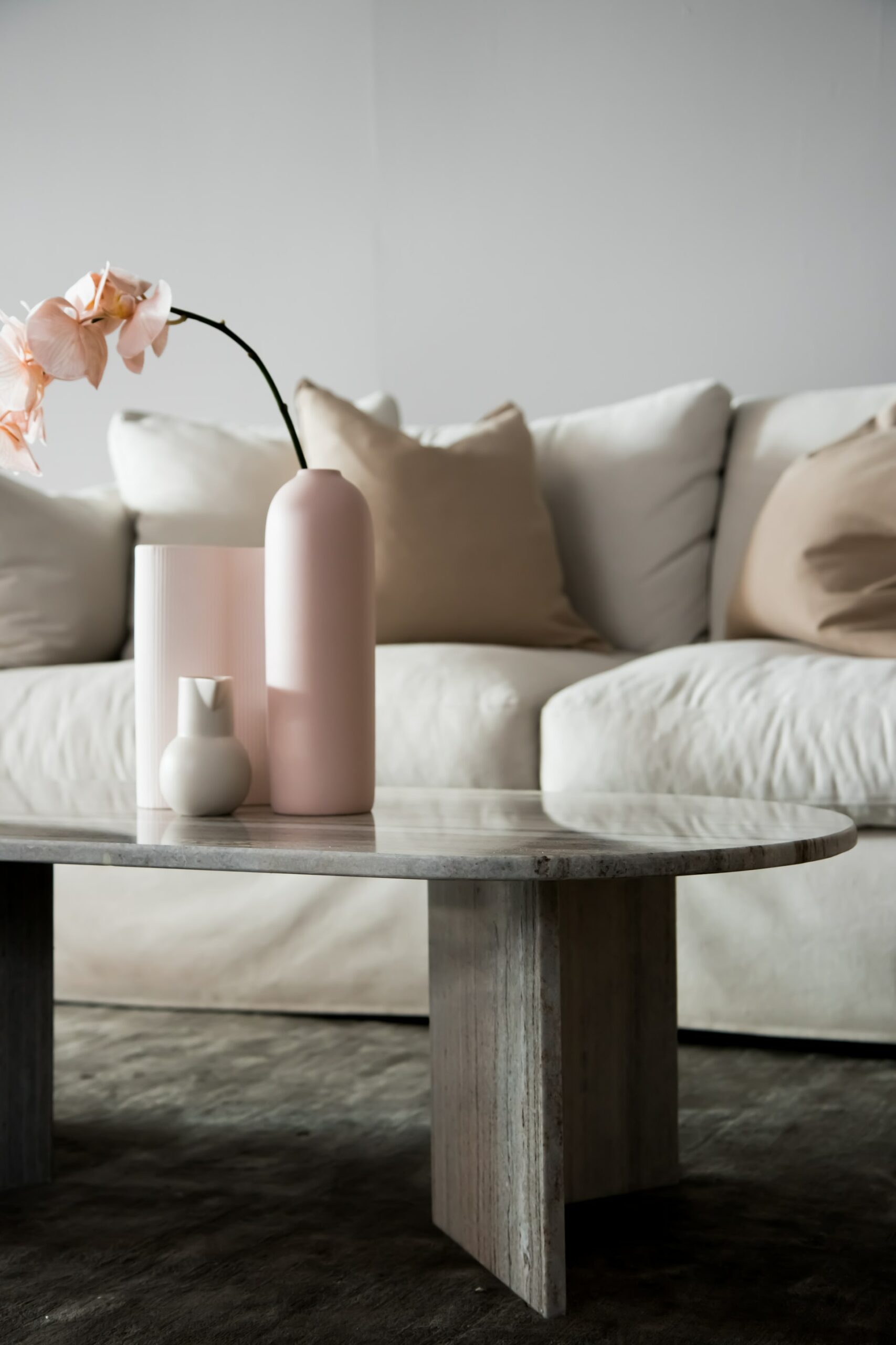 Best Minimalist Coffee Tables for an Elegant Living Room - Ianiko